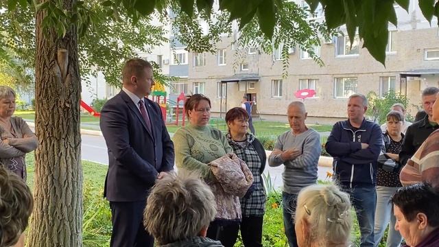 Сергей Баталов продолжает встречи с жителями посёлка