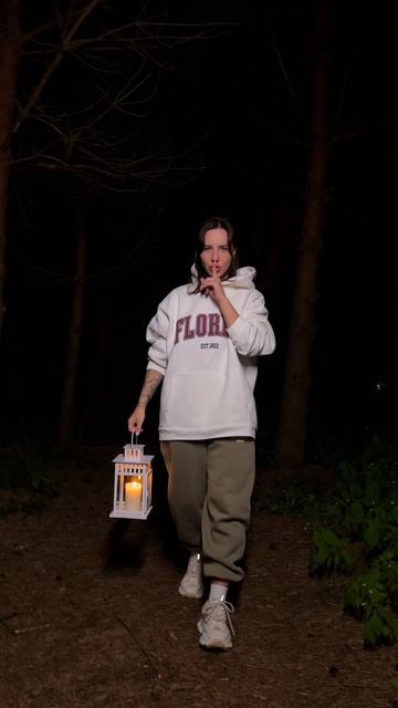 Тестирую новый источник света в условиях полной темноты.