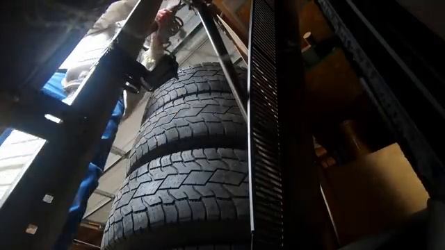 Fixing Up An Old Ford -Видео от SimonFordman