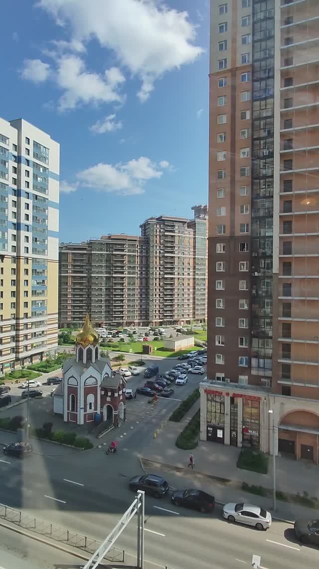 Вид из окна на Татьянинский храм и башню Газпром