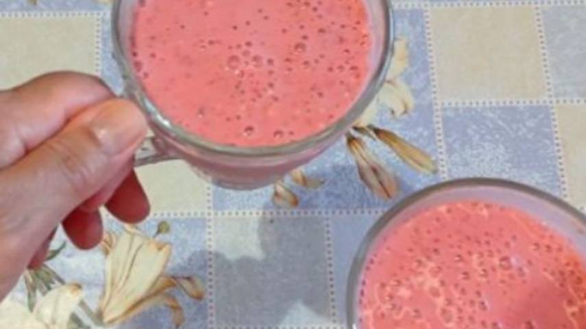 Очень Вкусный Смузи //Коктейль с Клубникой//