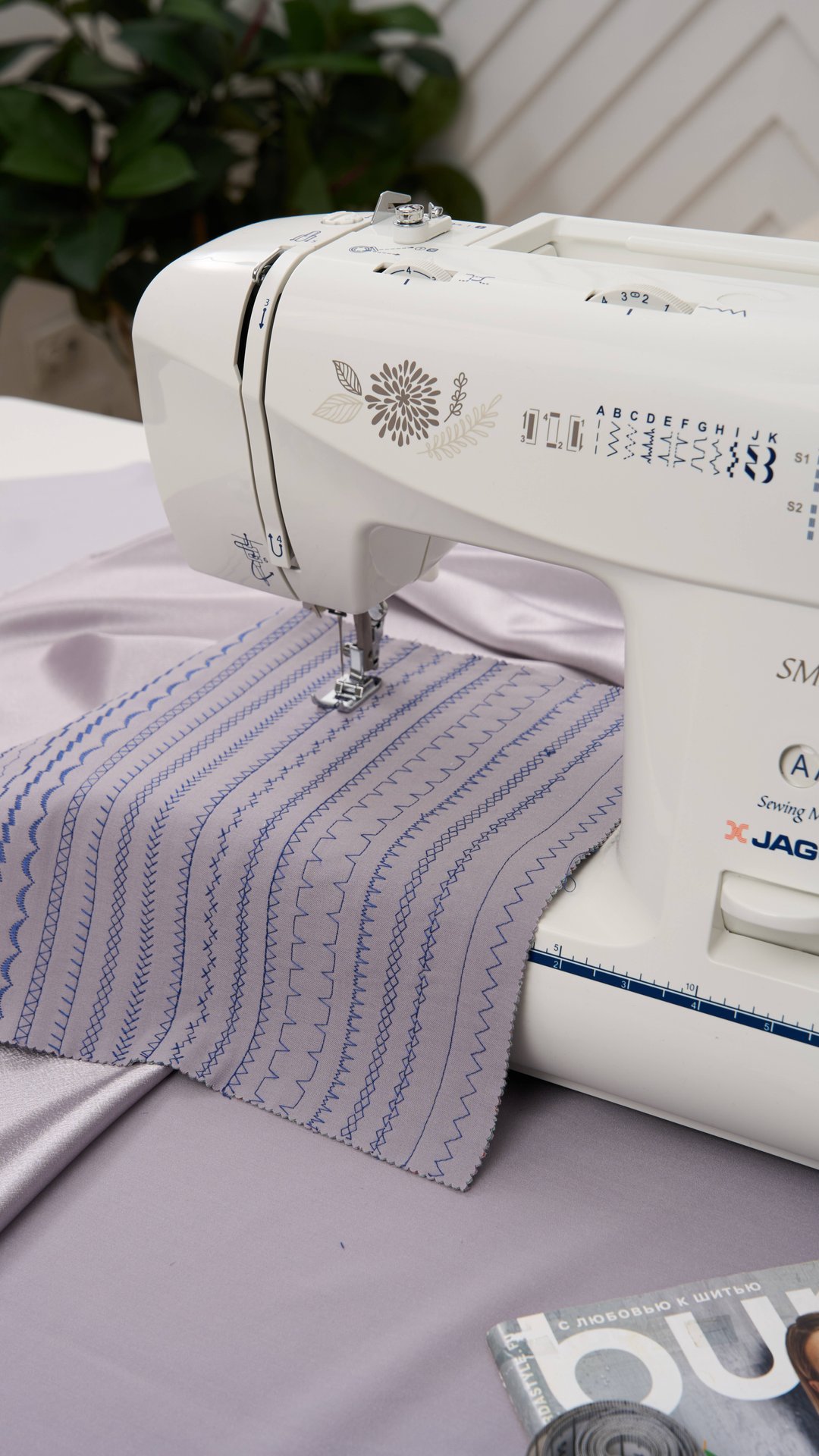 Электромеханическая швейная машина Jaguar SM22