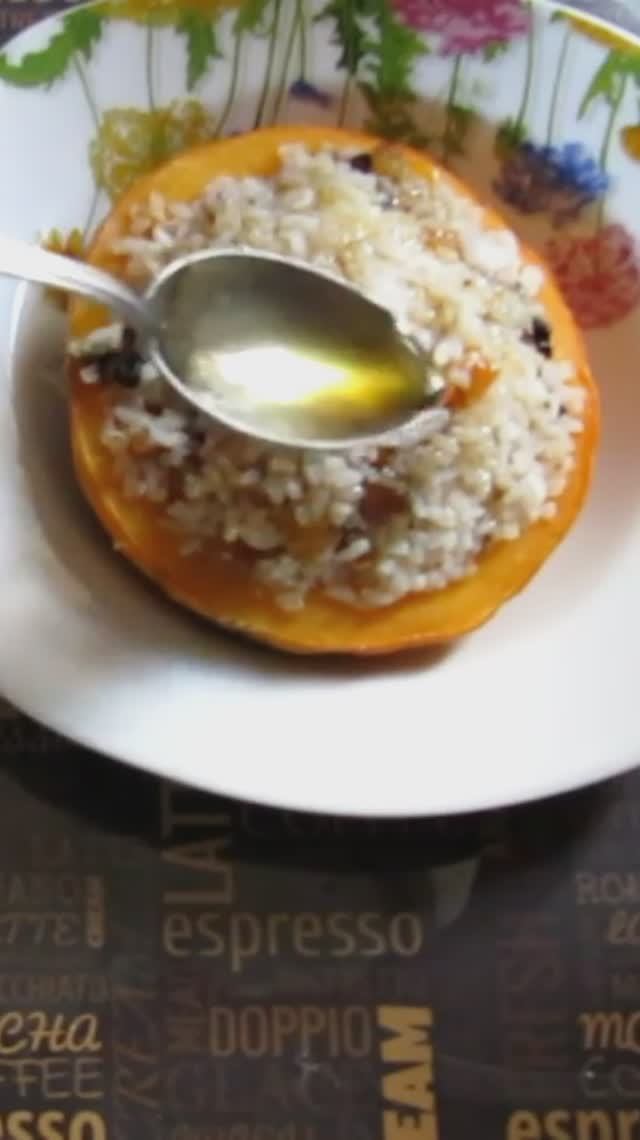 Тыква с орехами, сухофруктами, медом и рисом