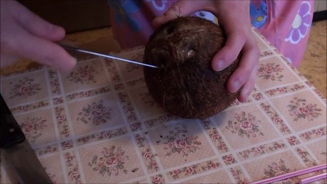 Как вскрыть кокос?