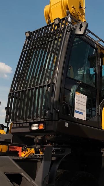 Обзор на колесный перегружатель XE400WM  —  Только важное  (часть 1)