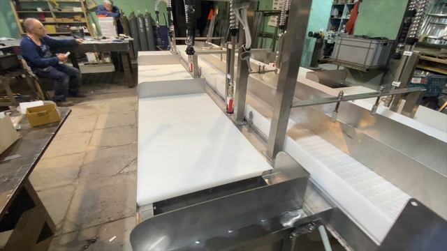 Технологический конвейер для разделки продуктов: мясо, рыбы, птицы (курицы), морепродуктов и прочие.