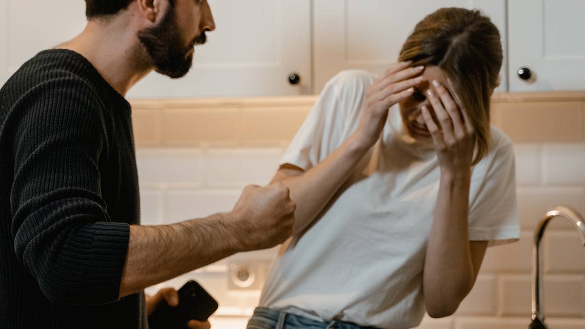 Участковый спас ребенка от пьяного оца