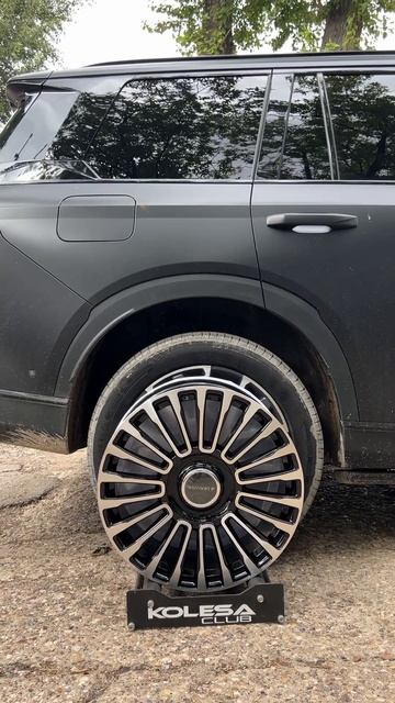 GAC GS8 на примерке дисков в 20-ом диаметре