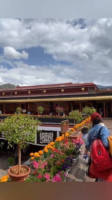 Храм Джоканг главный буддийский храм Тибета, расположенный в центре старого города Лхасы.