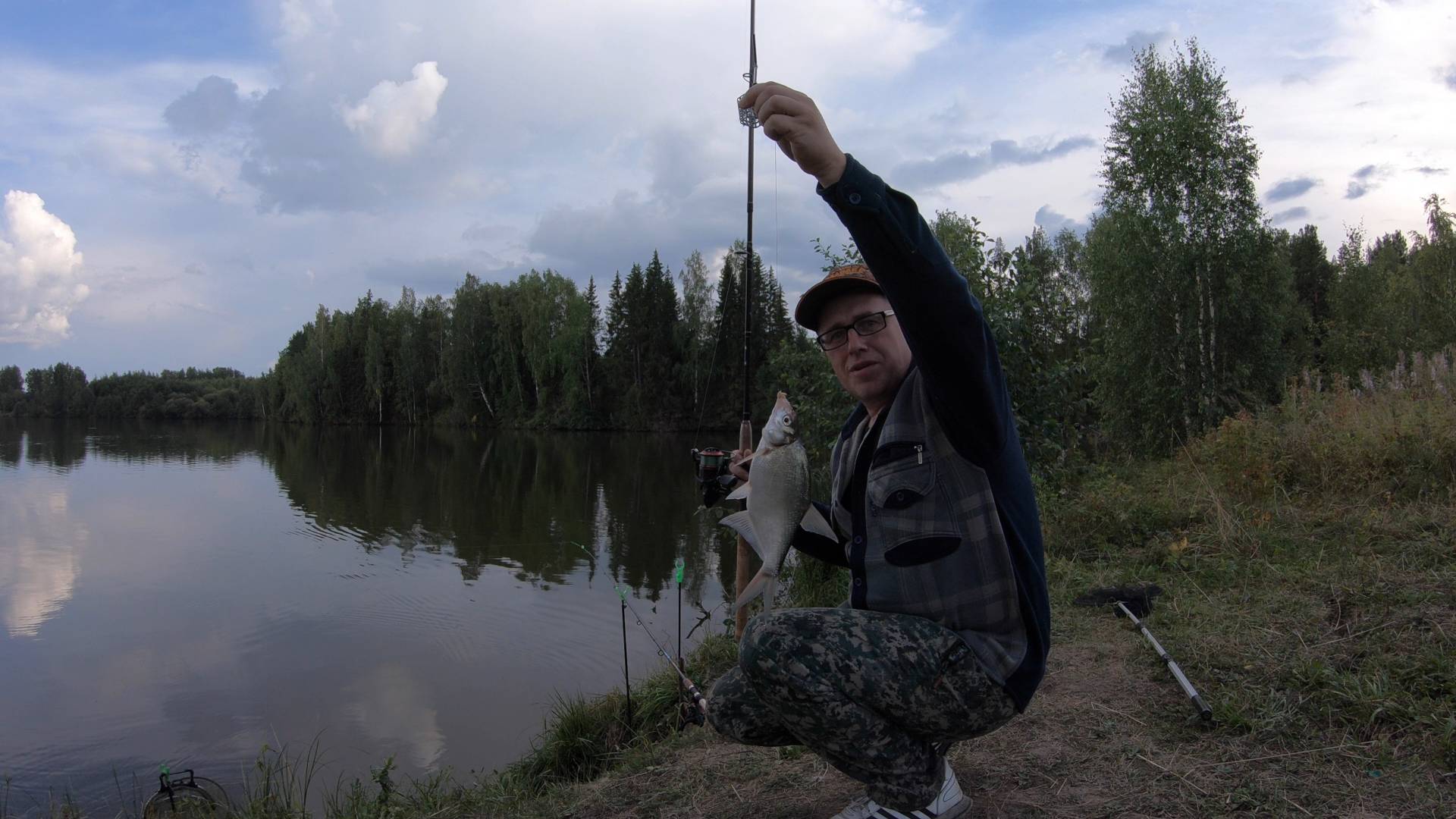 Хорошая рыбалка на пруду. Лещ на фидер.