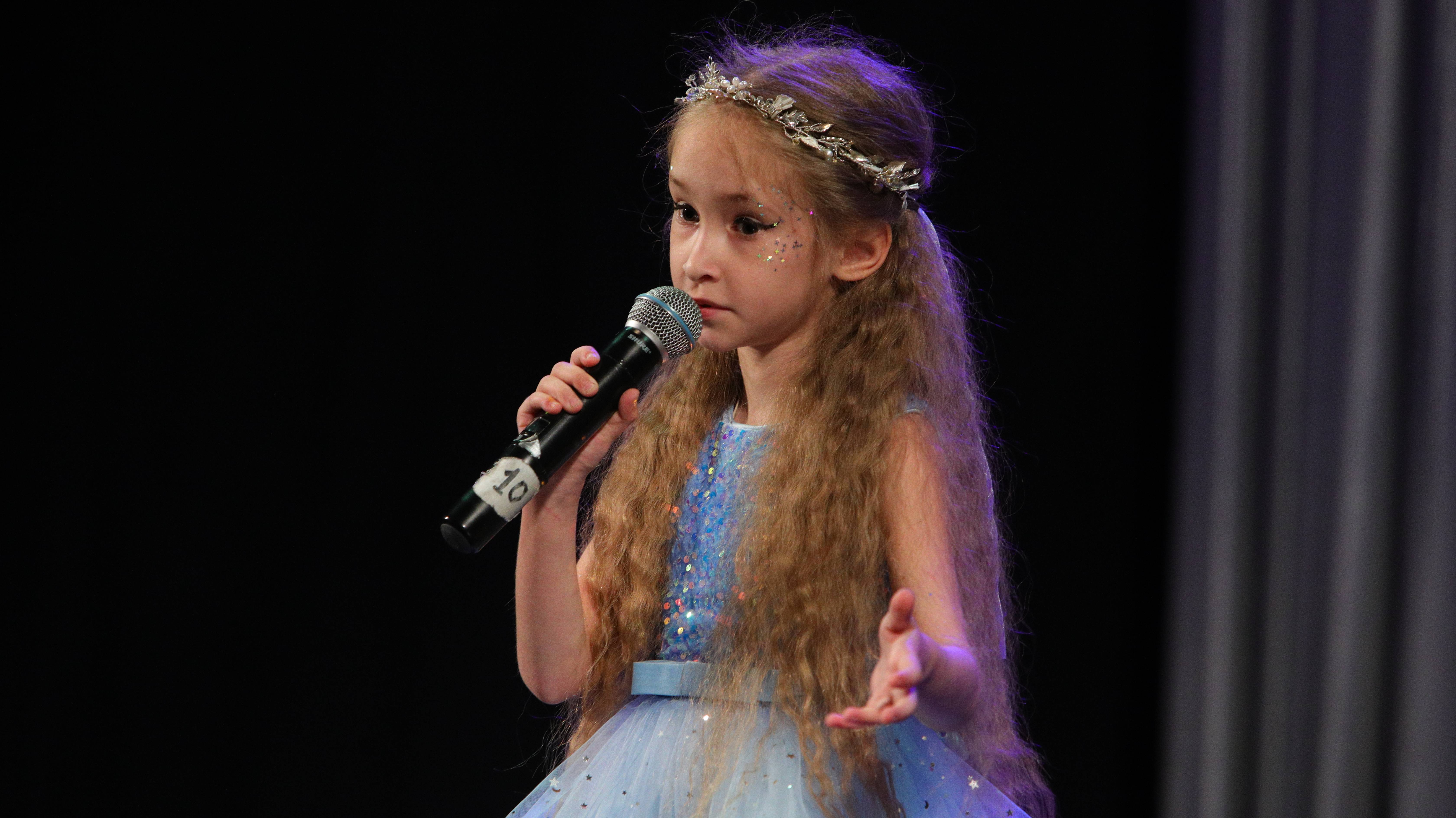 Алиса Искакова- 6 лет- Говорят дельфины (Э.Артемьев/А.Кондратьев)