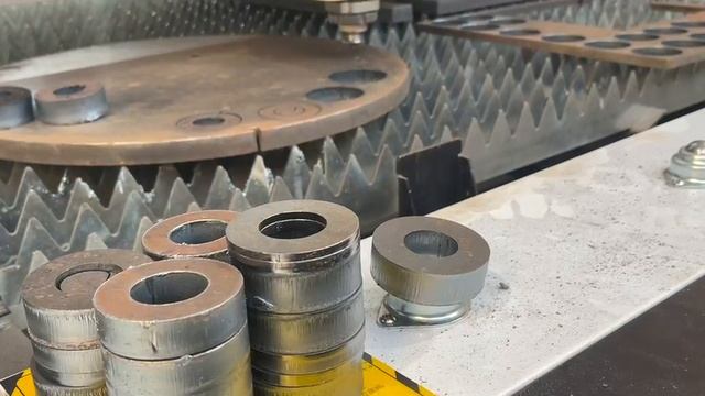 Станок для лазерного раскроя листов низколегированного металла