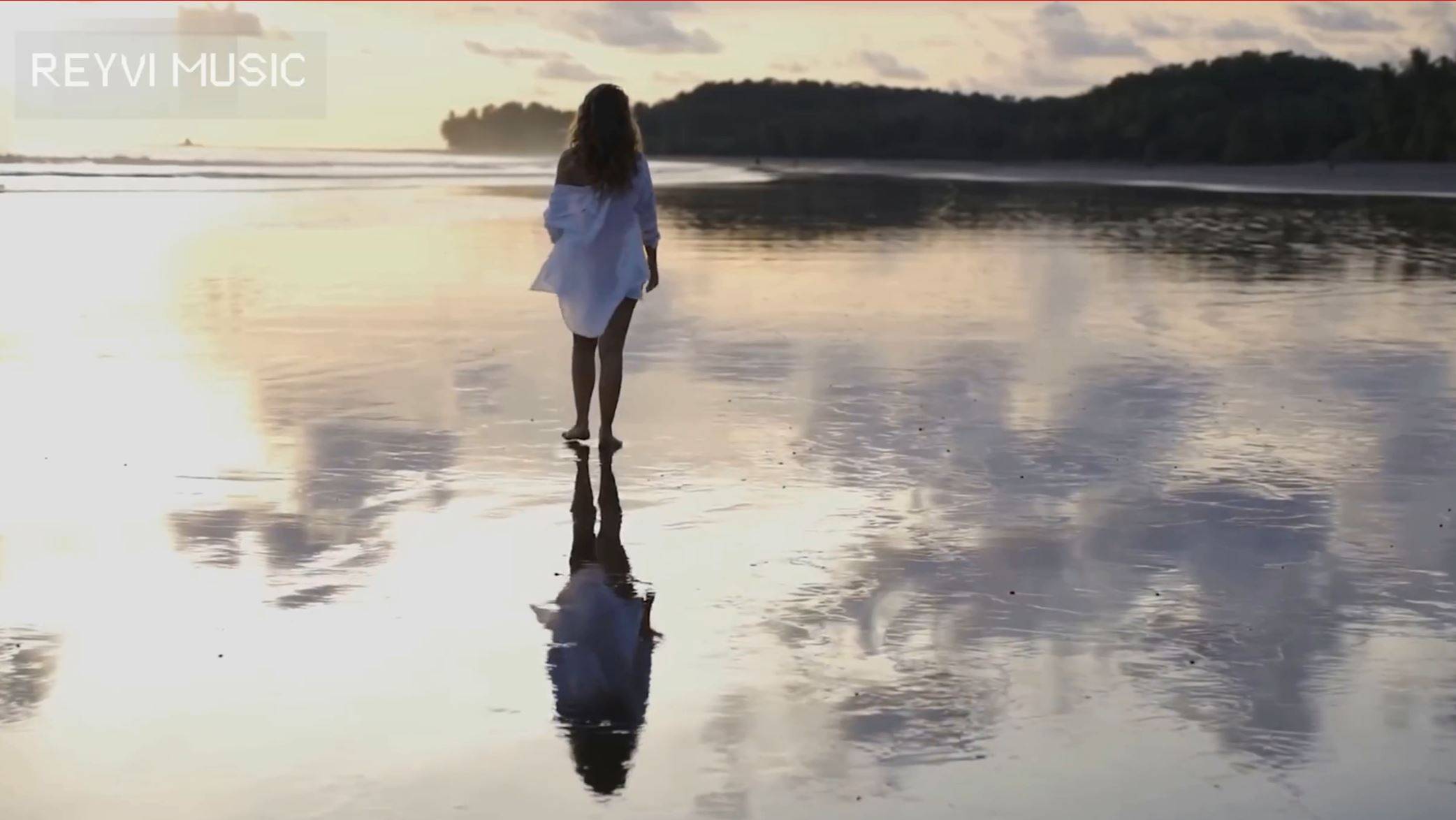 REYVI_Reste Un Peu (New Italo Euro Disco Style) 2025_Ultra HD