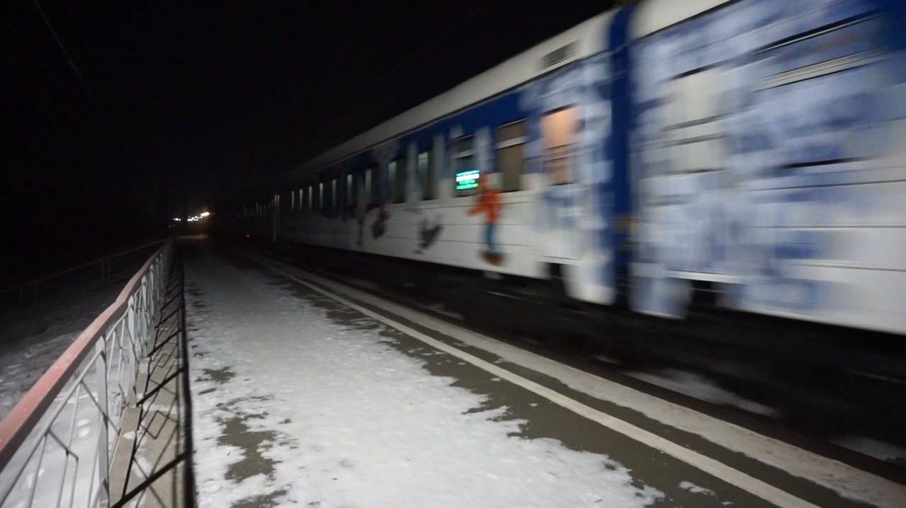 Электровоз ЭП20-022 и паровоз П36-0031 с поездом Деда Мороза.