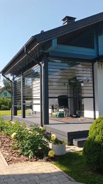 Прозрачные рольставни из монолитного поликарбоната для террасы загородного дома | Alumdevelop