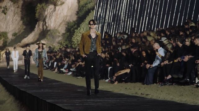 Показ мужской коллекции Saint Laurent весна-лето 2020