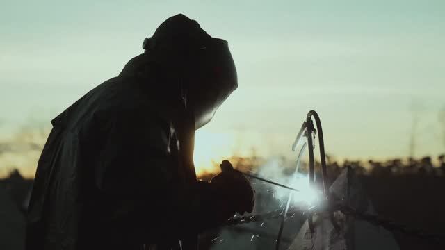 С Днем сварщика! (2024)