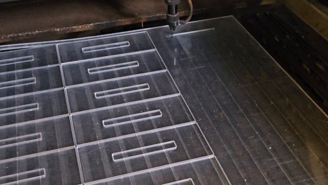 Лазерная резка оргстекла 4мм.