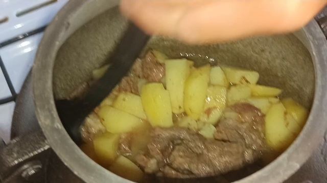 Картошка с мясом в афганском казане.