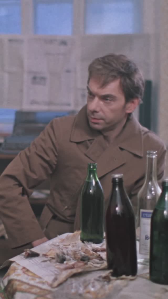 А что, вообще, в мире делается? (отрывок из к/ф "Москва слезам не верит") #shorts #мосфильм