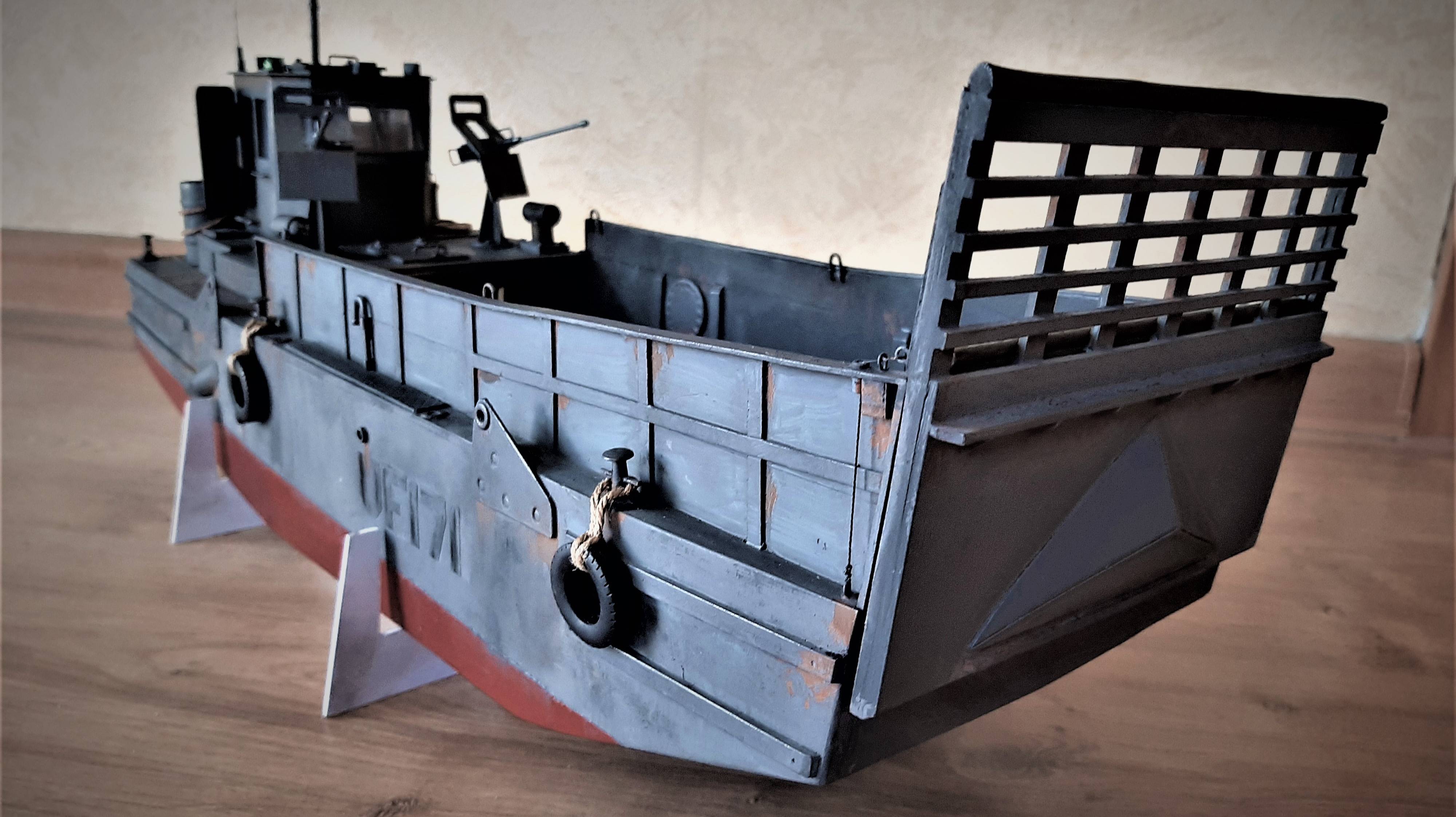 RC модель десантного плашкоута  LCM-6