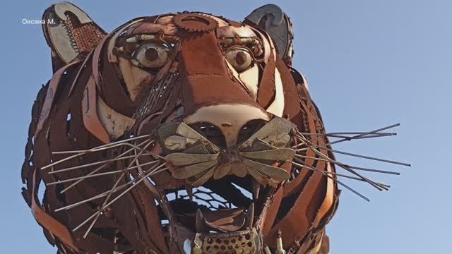 Тигр из металлических деталей. Владивосток