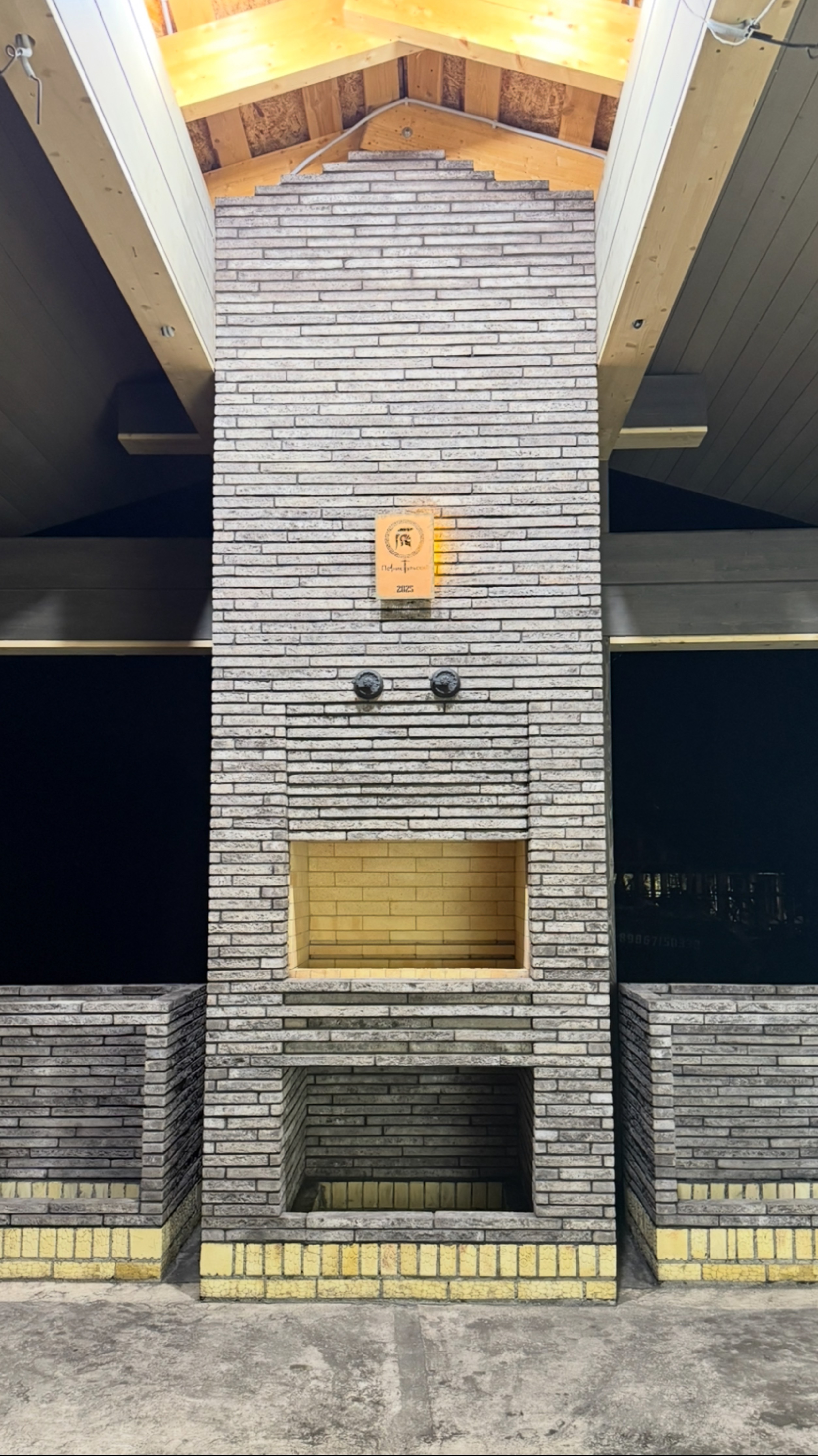 Барбекю мангал и столики из ригельного кирпича ручной формовки