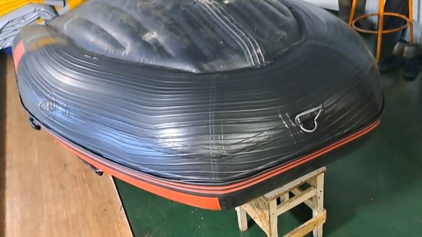 Лодка ПВХ. Затягиваем донной лентой нос лодки