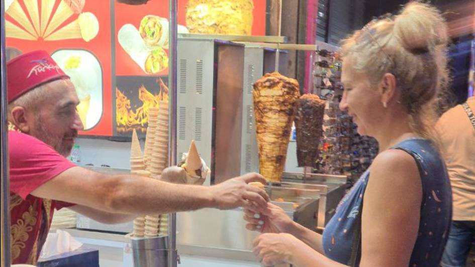 Паттайя. Куда сходить. УОЛКЕН СТРИТ/едим  крокодила.