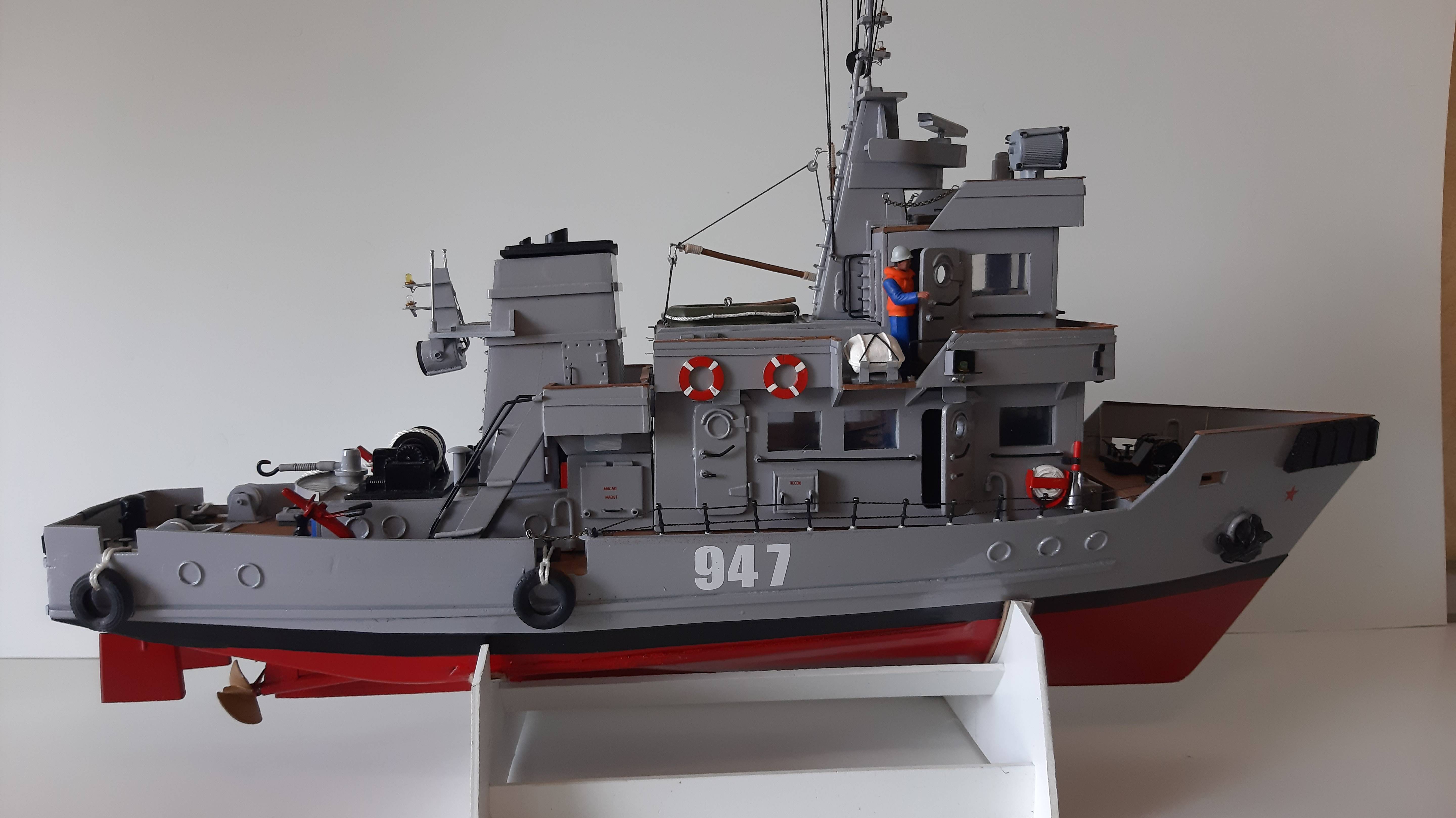 Буксир-спасатель на радиоуправлении