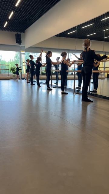 5.08.25 Хореография , средняя группа, работаем