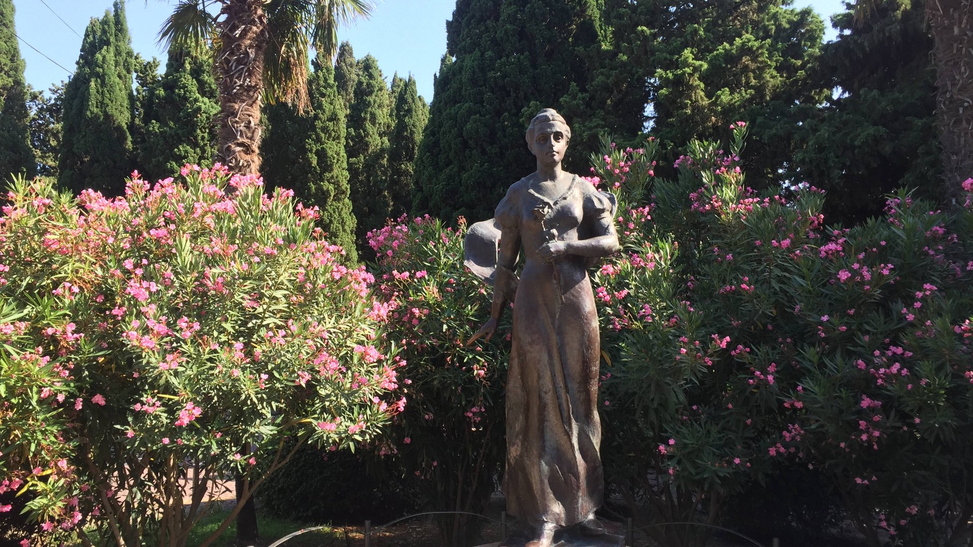 Дворец княгини Гагариной в Утёсе. Небольшая экскурсия и прогулка вокруг. Отдых  в Крыму