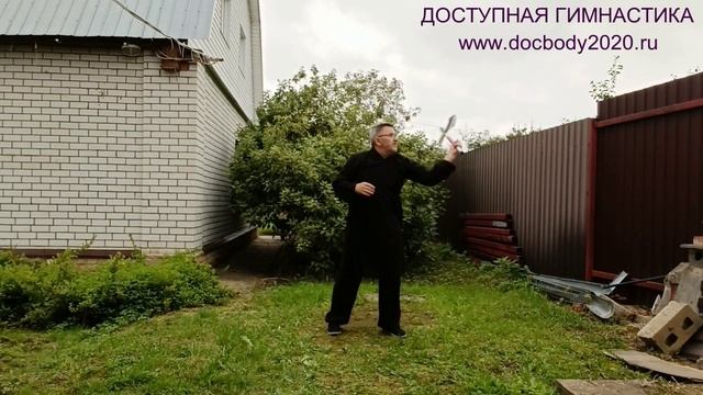 Разминка со спортивной алебардой Секира в деревне (5)