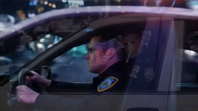 Супергёрл против Халка от нейросети.