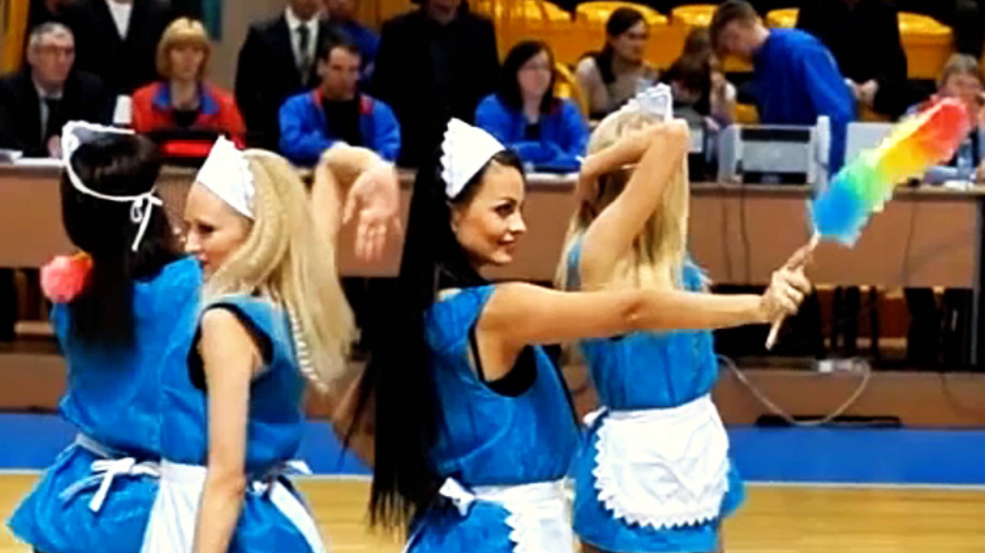 Группа поддержки . танец уборшиц