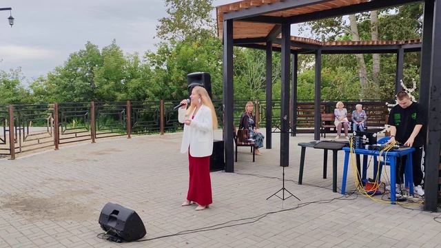 Песня "Поговори со мною, мама", исполняет Ольга Бемлер