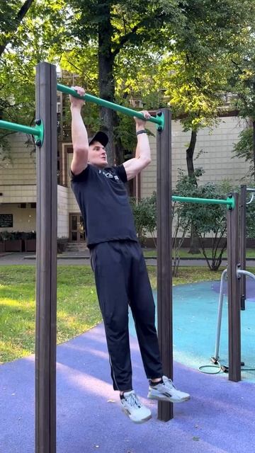 Учимся подтягиваться через широчайшие мышцы спины