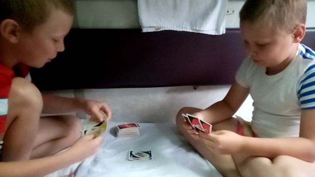 Учим играть в UNO