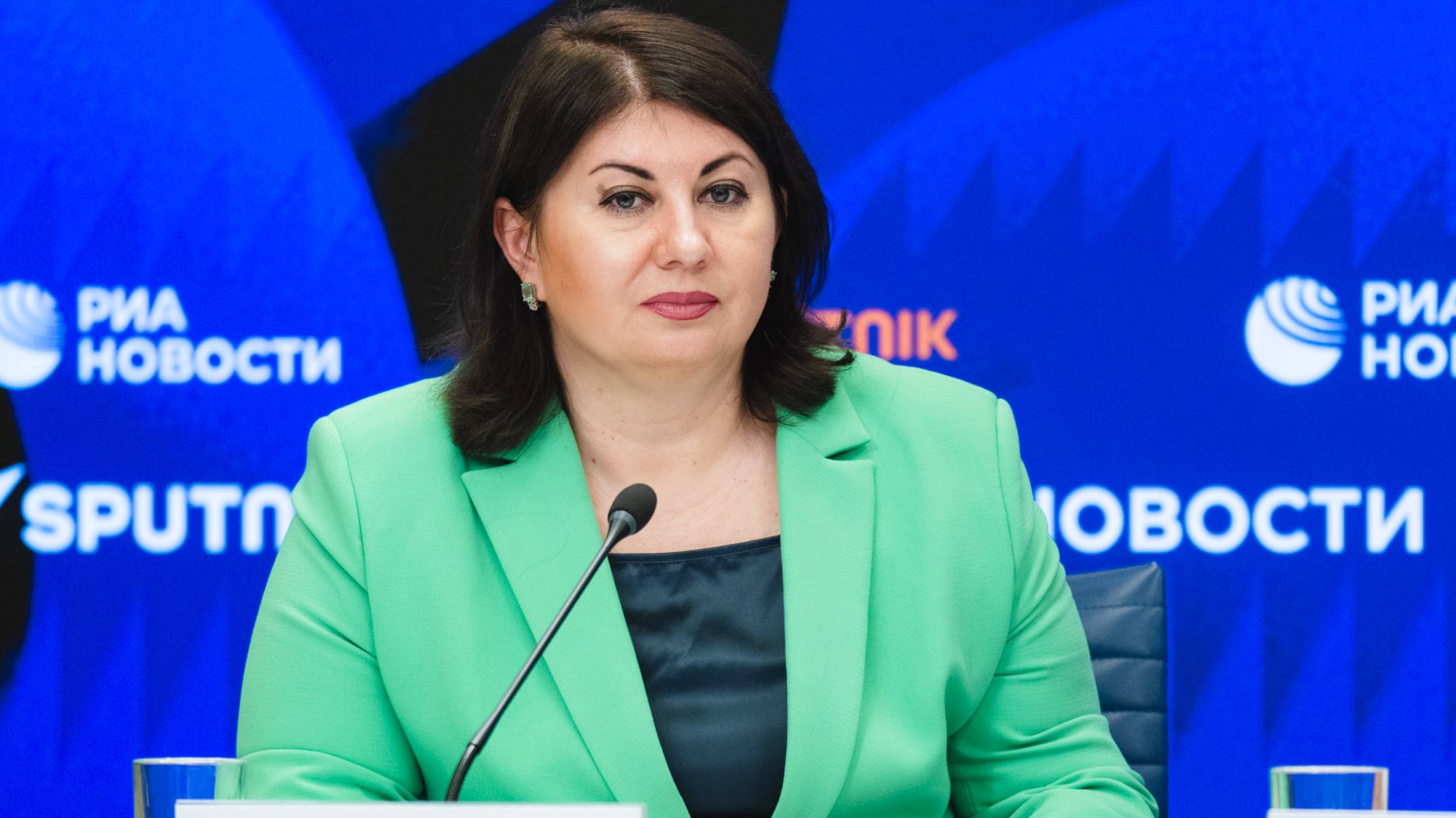 Наталья Тюрина открывает пресс-конференцию фестиваля «Вектор Победы»