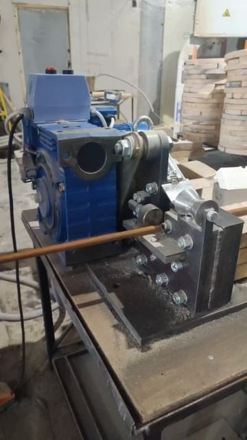 Станок для резки арматуры А500 ПИЛИГРИМ™ в работе.