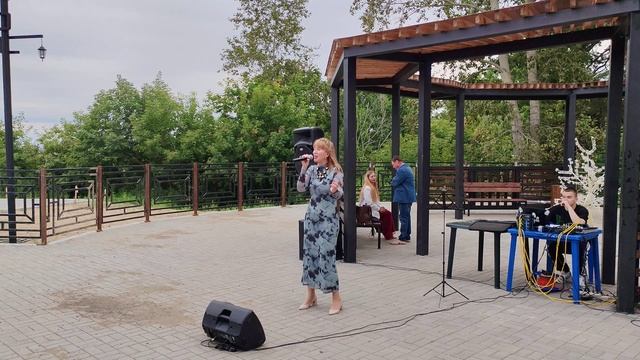 Песня "Человек дождя", исполняет Людмила Злобина