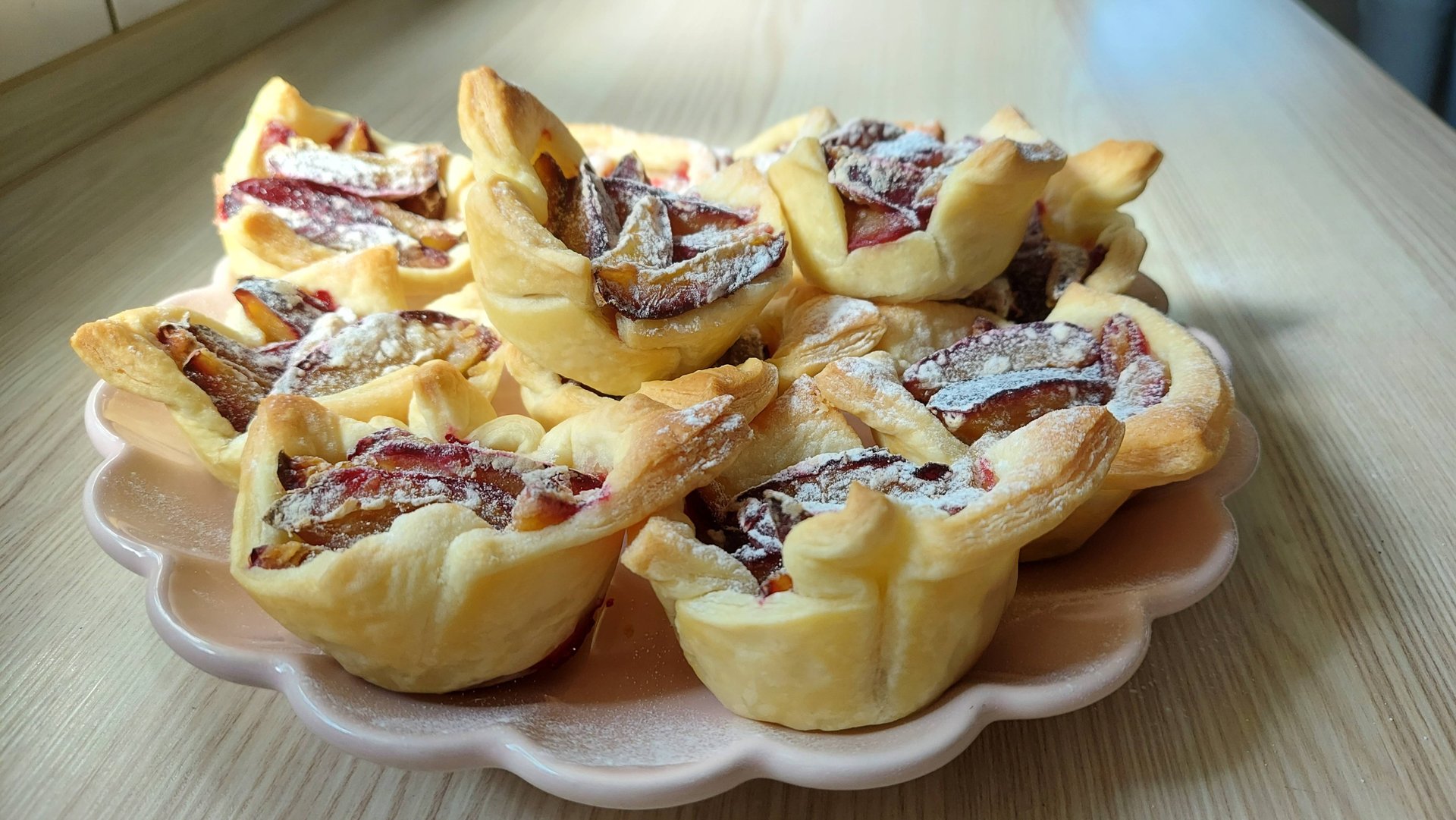 Обалденная выпечка со сливами к чаю! Корзиночки со сливами-рецепт бомба!