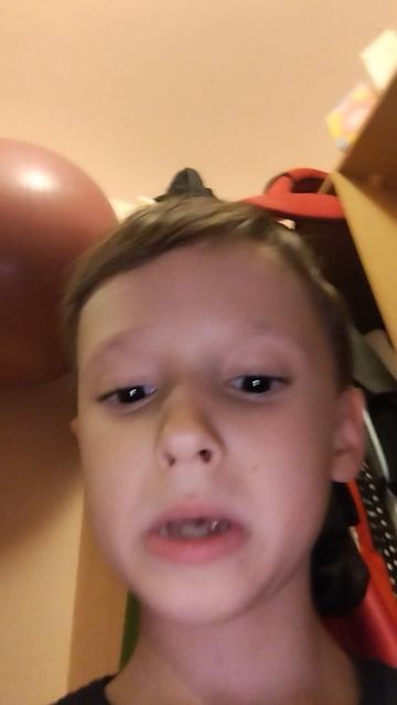 когда заходишь в её гардеробную...