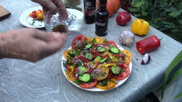 Салат овощной с твороженым сыром к зразам