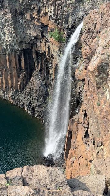 Водопад Красные камни