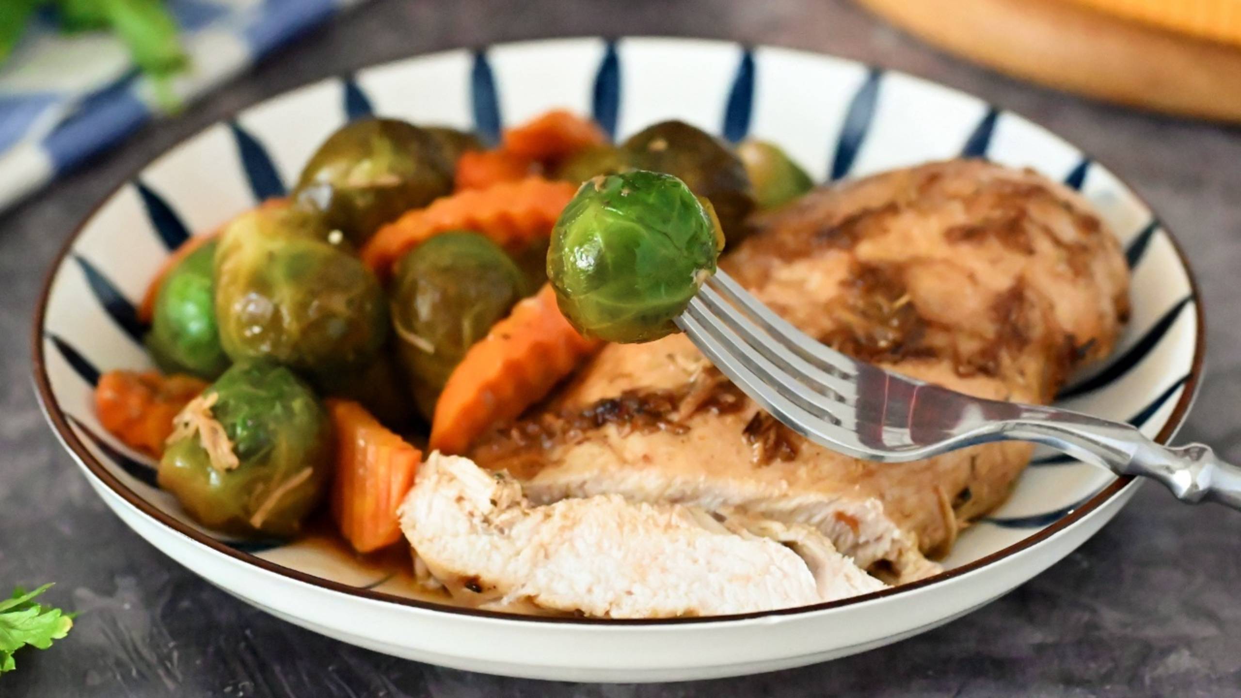 🍗 Курица с брюссельской капустой в духовке — идеальный ужин за 1 час!