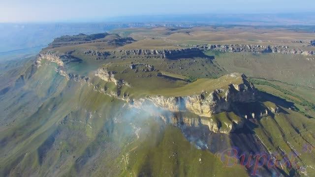 Гора Баранаха КЧР. Плато. Хутор Ильич вид с высоты птичьего полета. Красивая природа! Гора Эльбрус.