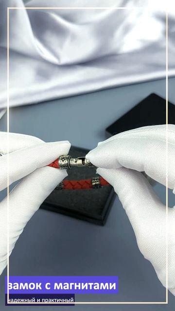 Красный браслет с шармами и магнитным замком в ретро стиле барокко Ощлук-ыегвшщ