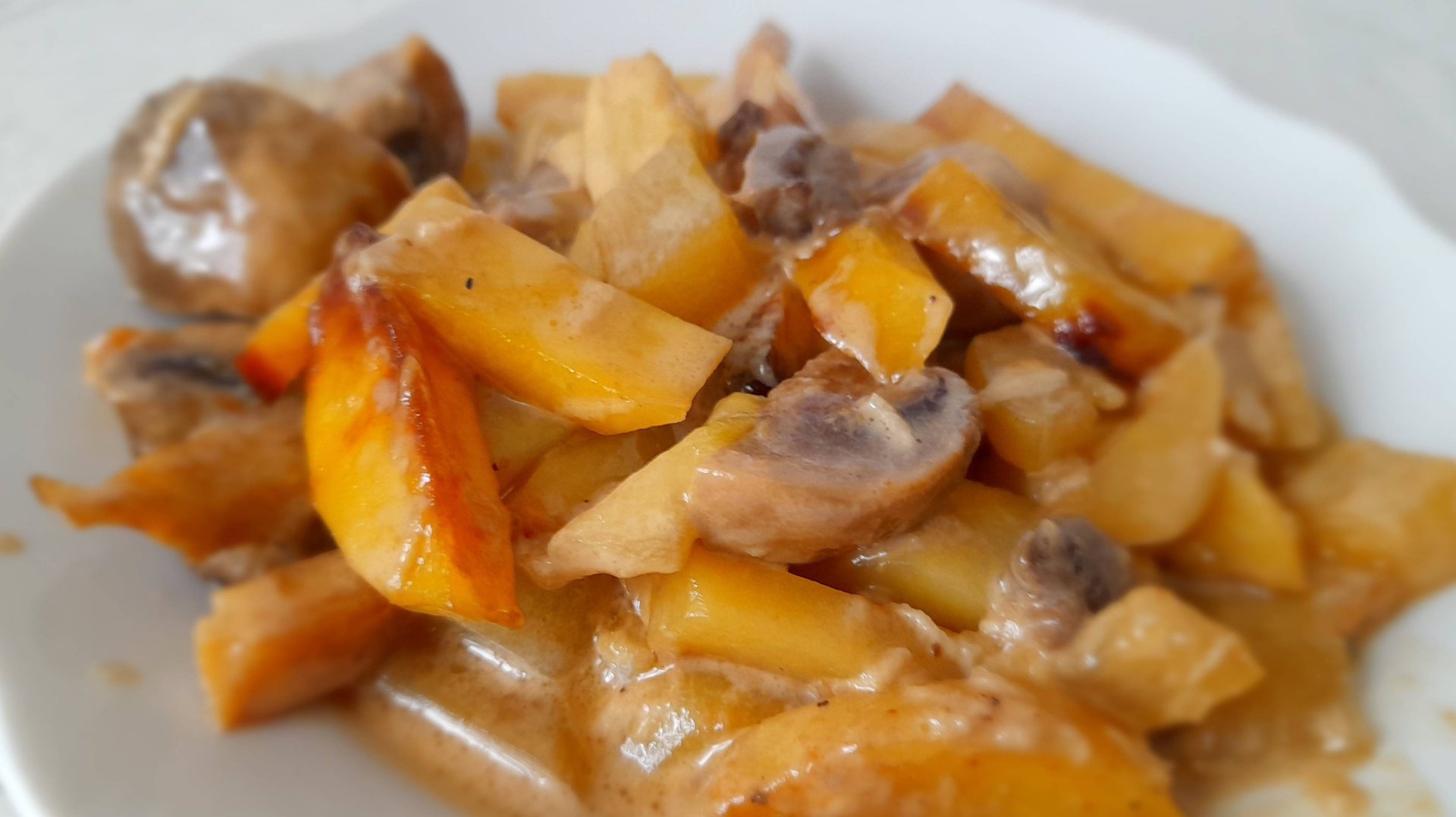 Кабачки с грибами в сырном соусе в аэрогриле