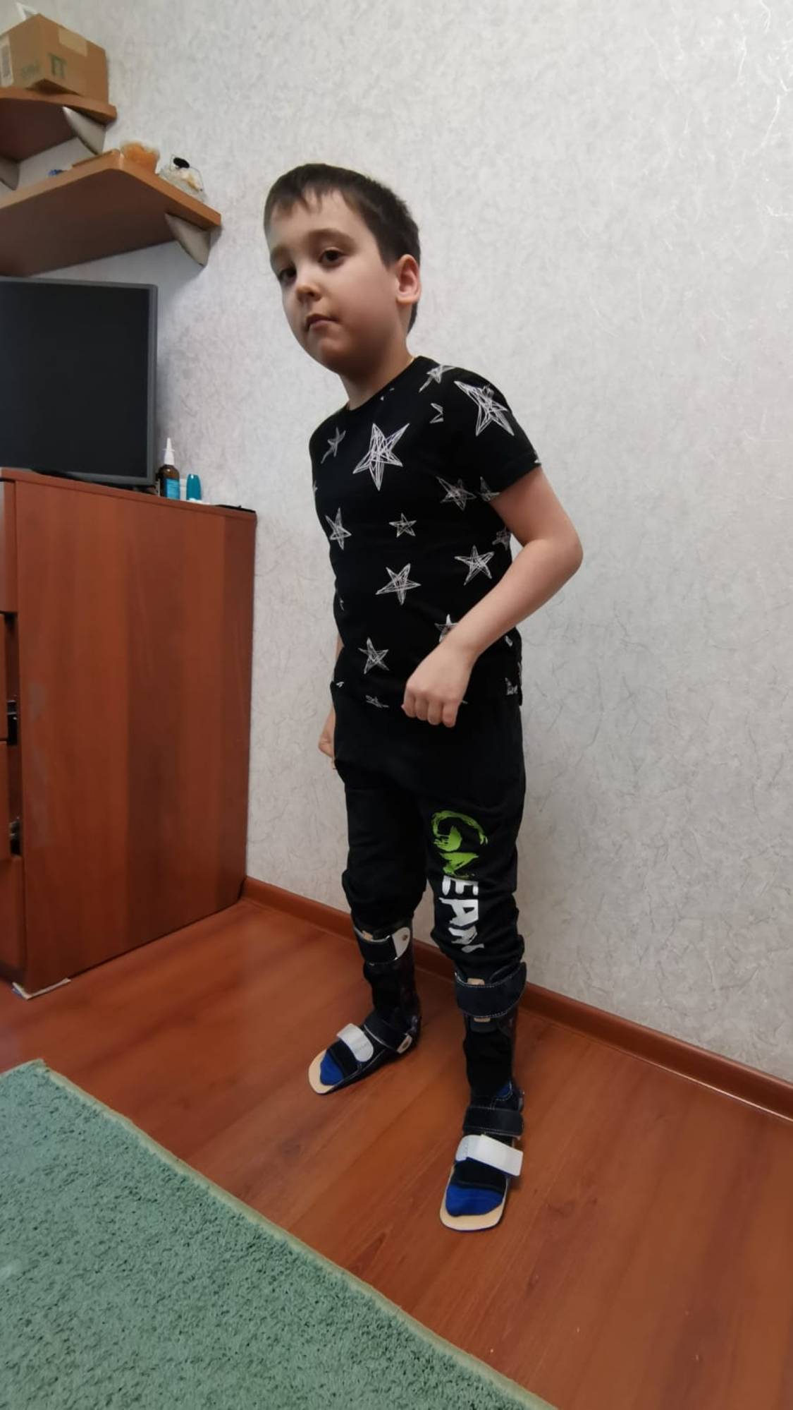 Саша ходит более уверенно